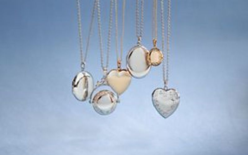 How to Buy Jewelry: Fine Jewelry Buying Guide | Blue Nile